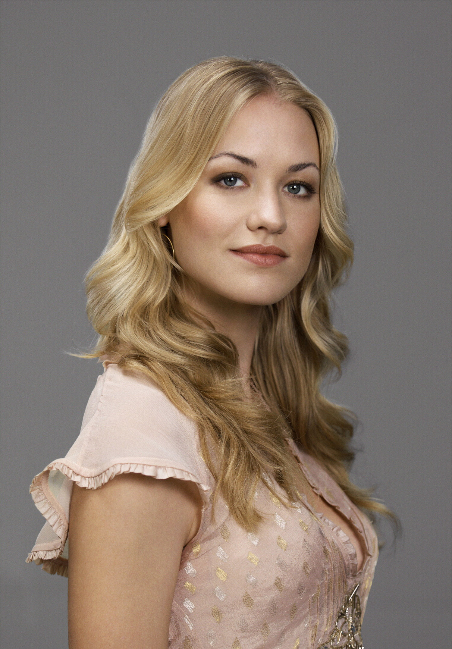 Yvonne Strahovski | The Handmaid's Tale Wiki | FANDOM powered by Wikia Yvonne Strahovski | The Handmaid's Tale Wiki | FANDOM powered by Wikia