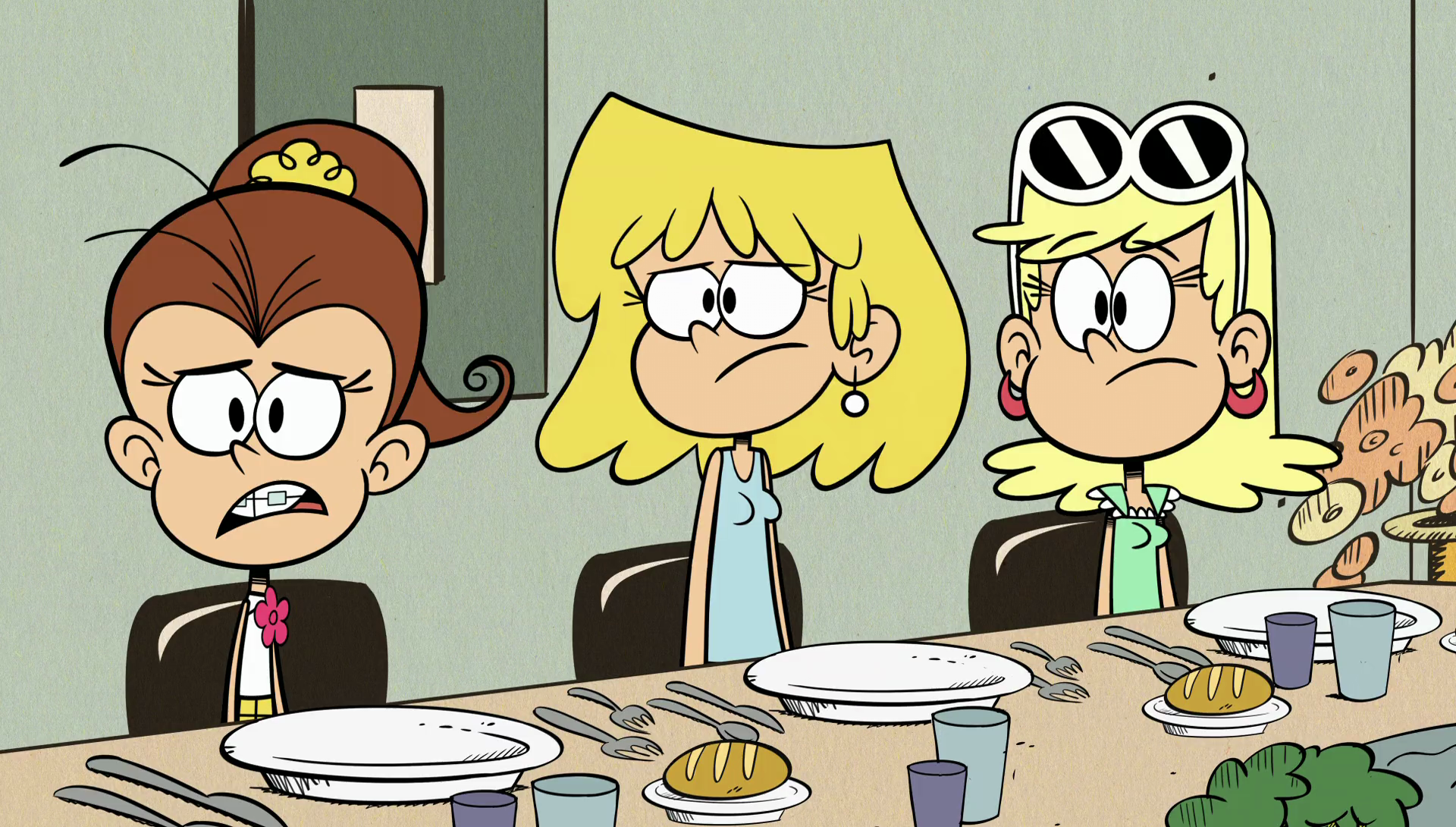 Image S1e04b Luan Lori And Leni Staringpng The Loud House Encyclopedia Fandom Powered By