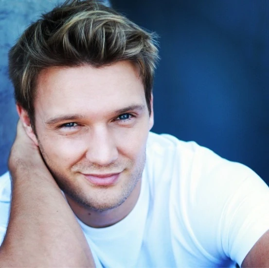 Classify two handsome British actors called 'Oliver'