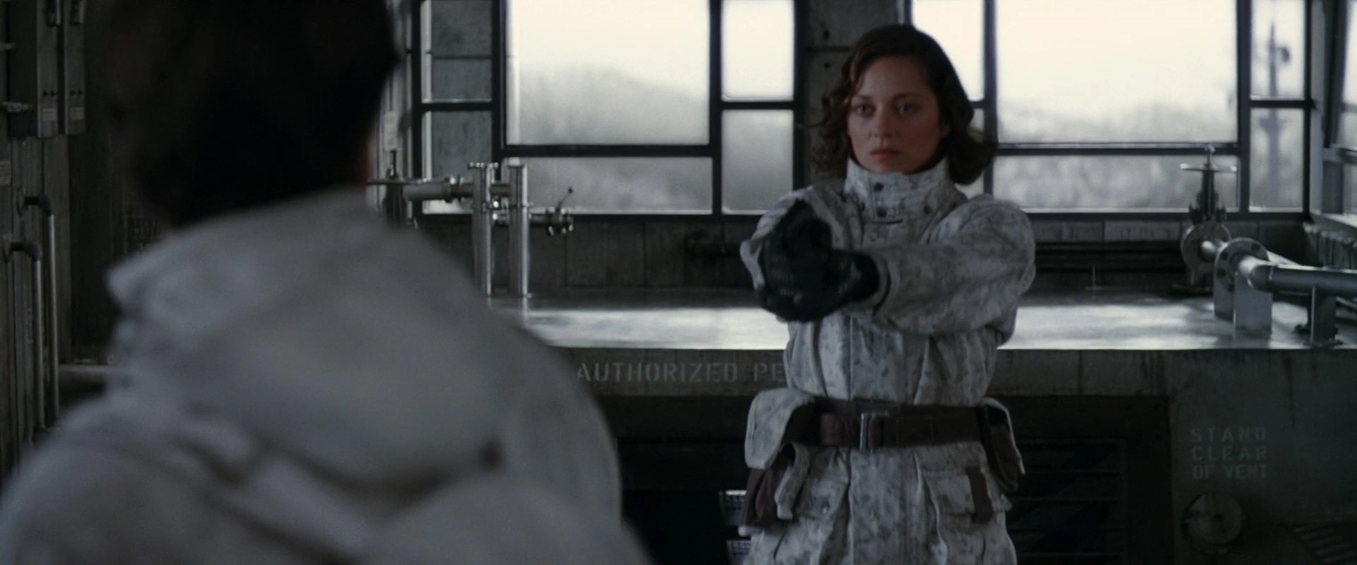 Image - Mal preparing to shoot Fischer.png | Inception Wiki | FANDOM ...