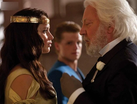 Victor crowning | The Hunger Games Wiki | Fandom powered by Wikia