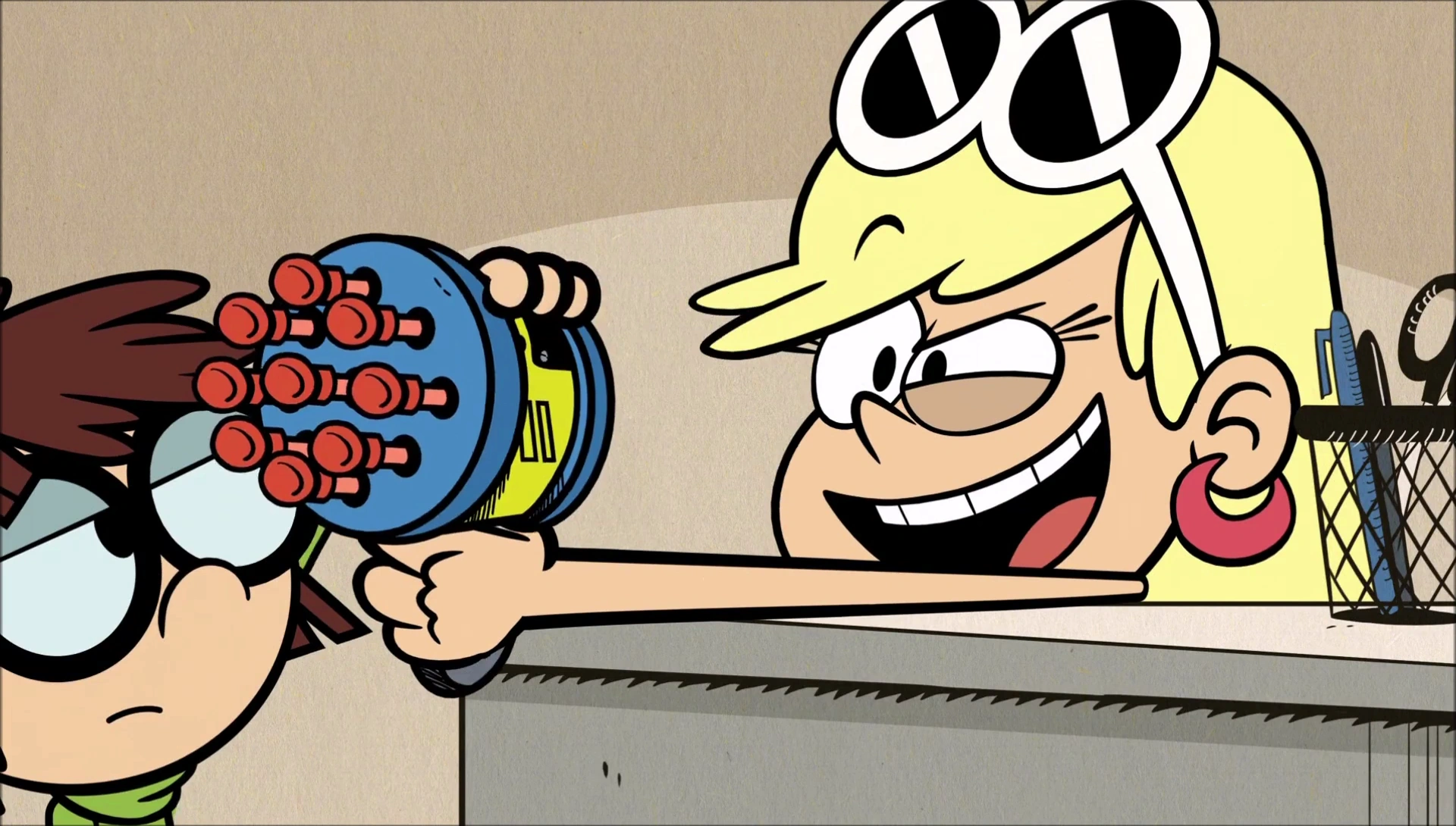 Image - S1E17B Lisa turn Leni's gun around.png | The Loud House ...