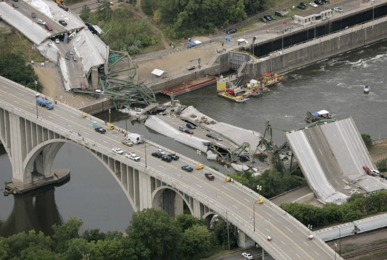 Mothman Sighting Before Minnesota Bridge Collapse 2007 | TheMothMan ...